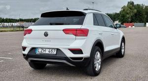 White Volkswagen T-Roc 2021 in Vilnius, with an engine capacity of 1.50 L and mileage of 170 thousand km for 17800 €, photo 6 on AUTOMOTO.COM.LV