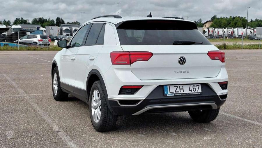 White Volkswagen T-Roc 2021 in Vilnius, with an engine capacity of 1.50 L and mileage of 170 thousand km for 17800 €, photo 7 on AUTOMOTO.COM.LV