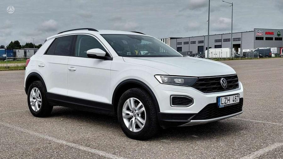 White Volkswagen T-Roc 2021 in Vilnius, with an engine capacity of 1.50 L and mileage of 170 thousand km for 17800 €, photo 8 on AUTOMOTO.COM.LV