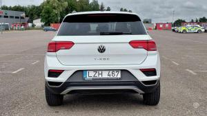White Volkswagen T-Roc 2021 in Vilnius, with an engine capacity of 1.50 L and mileage of 170 thousand km for 17800 €, photo 10 on AUTOMOTO.COM.LV