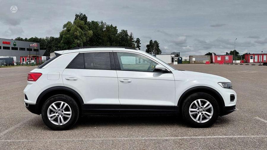 White Volkswagen T-Roc 2021 in Vilnius, with an engine capacity of 1.50 L and mileage of 170 thousand km for 17800 €, photo 12 on AUTOMOTO.COM.LV