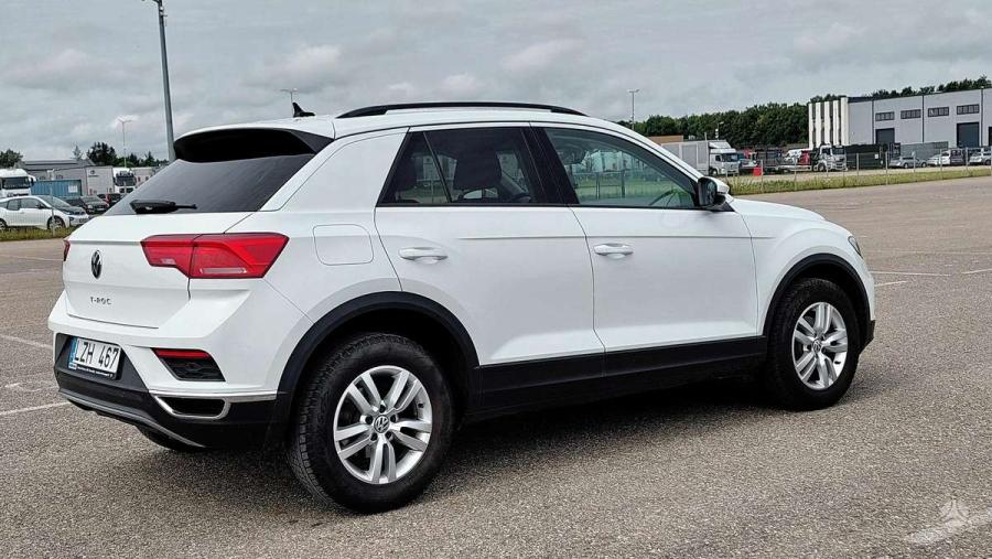 White Volkswagen T-Roc 2021 in Vilnius, with an engine capacity of 1.50 L and mileage of 170 thousand km for 17800 €, photo 14 on AUTOMOTO.COM.LV