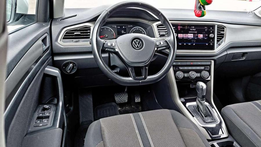White Volkswagen T-Roc 2021 in Vilnius, with an engine capacity of 1.50 L and mileage of 170 thousand km for 17800 €, photo 18 on AUTOMOTO.COM.LV