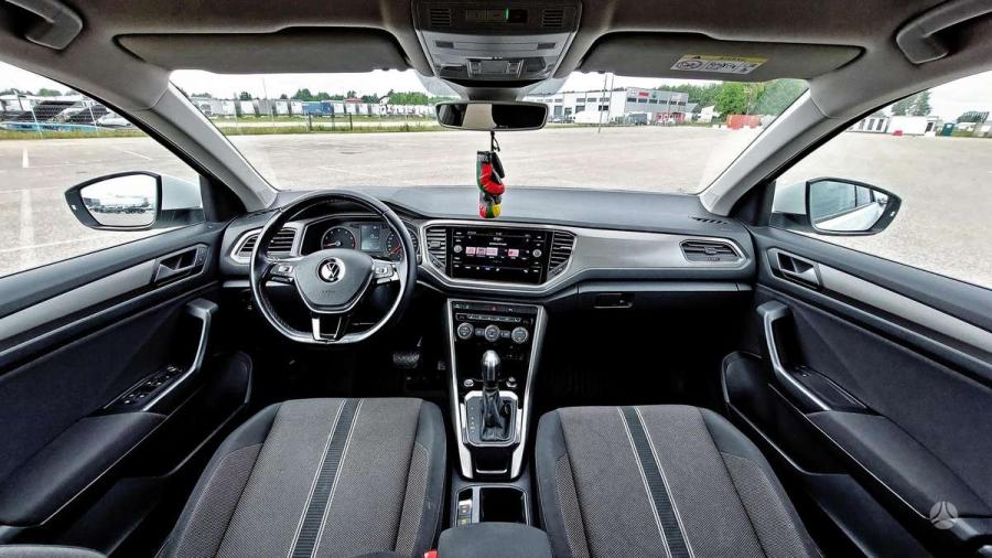 White Volkswagen T-Roc 2021 in Vilnius, with an engine capacity of 1.50 L and mileage of 170 thousand km for 17800 €, photo 20 on AUTOMOTO.COM.LV
