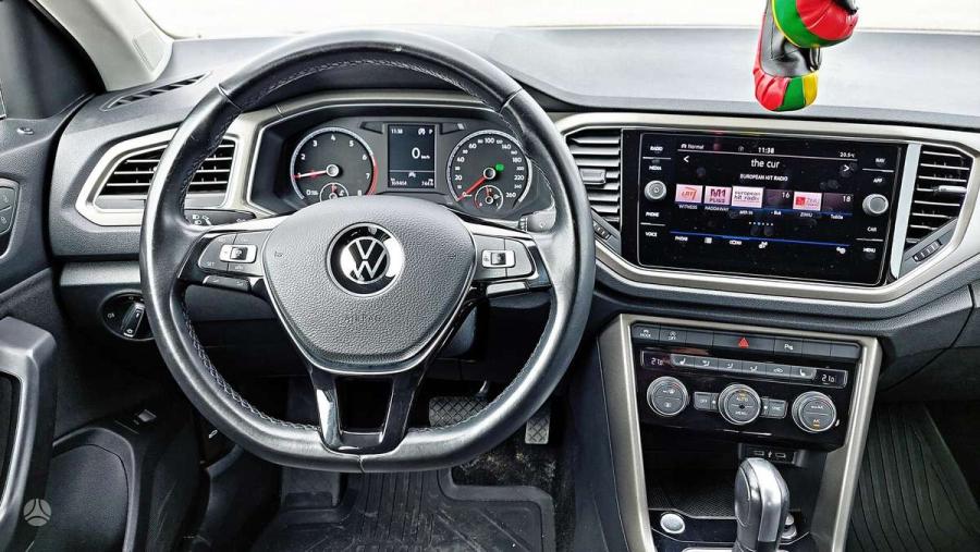 White Volkswagen T-Roc 2021 in Vilnius, with an engine capacity of 1.50 L and mileage of 170 thousand km for 17800 €, photo 21 on AUTOMOTO.COM.LV