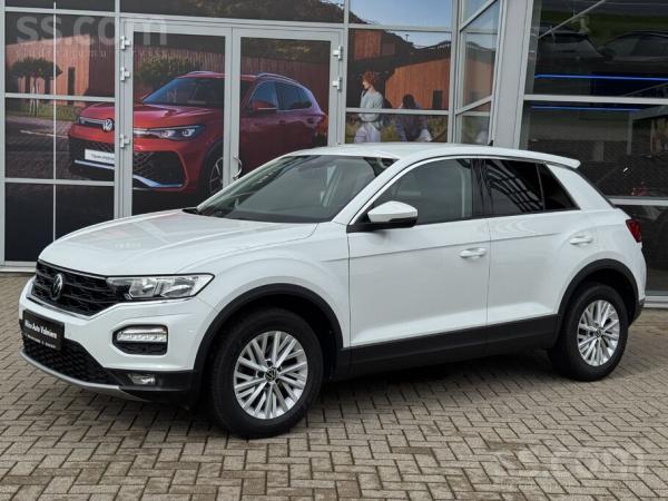 White Volkswagen T-Roc 2021 in Valmiera, with an engine capacity of 2.00 L and mileage of 108 thousand km for 18500 €, photo 4 on AUTOMOTO.COM.LV