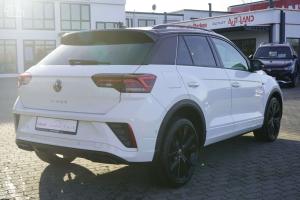 White Volkswagen T-Roc 2022 in Kaunas, with an engine capacity of 1.50 L and mileage of 54 thousand km for 30589 €, photo 4 on AUTOMOTO.COM.LV