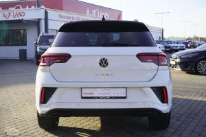 White Volkswagen T-Roc 2022 in Kaunas, with an engine capacity of 1.50 L and mileage of 54 thousand km for 30589 €, photo 5 on AUTOMOTO.COM.LV