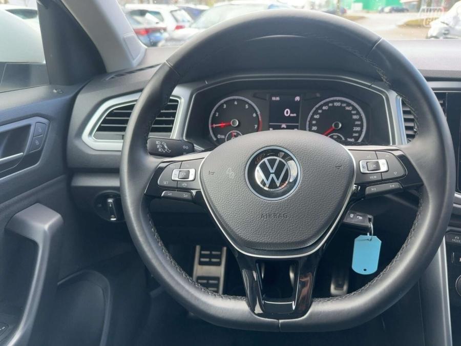 White Volkswagen T-Roc 2022 in Kaunas, with an engine capacity of 1.00 L and mileage of 23 thousand km for 21834 €, photo 8 on AUTOMOTO.COM.LV