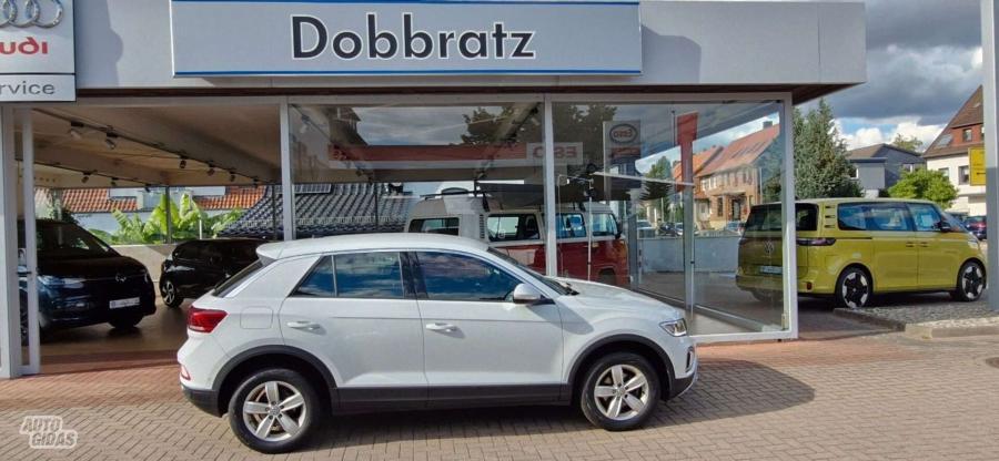 White Volkswagen T-Roc 2022 in Kaunas, with an engine capacity of 1.00 L and mileage of 47 thousand km for 22641 €, photo 1 on AUTOMOTO.COM.LV