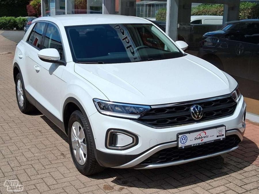 White Volkswagen T-Roc 2022 in Kaunas, with an engine capacity of 1.00 L and mileage of 47 thousand km for 22641 €, photo 4 on AUTOMOTO.COM.LV