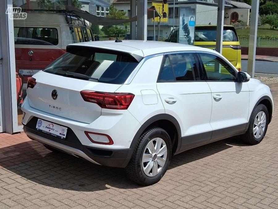 White Volkswagen T-Roc 2022 in Kaunas, with an engine capacity of 1.00 L and mileage of 47 thousand km for 22641 €, photo 5 on AUTOMOTO.COM.LV