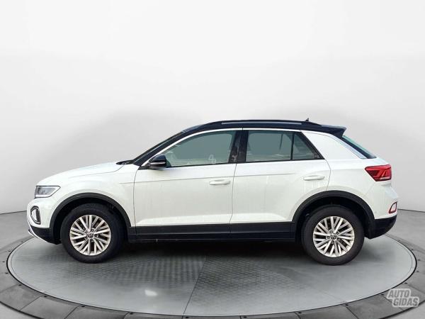 White Volkswagen T-Roc 2022 in Kaunas, with an engine capacity of 1.00 L and mileage of 27 thousand km for 23122 €, photo 3 on AUTOMOTO.COM.LV