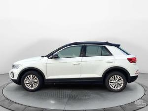 White Volkswagen T-Roc 2022 in Kaunas, with an engine capacity of 1.00 L and mileage of 27 thousand km for 23122 €, photo 3 on AUTOMOTO.COM.LV