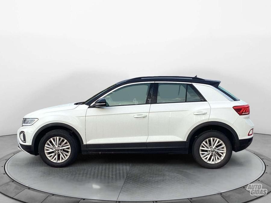 White Volkswagen T-Roc 2022 in Kaunas, with an engine capacity of 1.00 L and mileage of 27 thousand km for 23122 €, photo 3 on AUTOMOTO.COM.LV