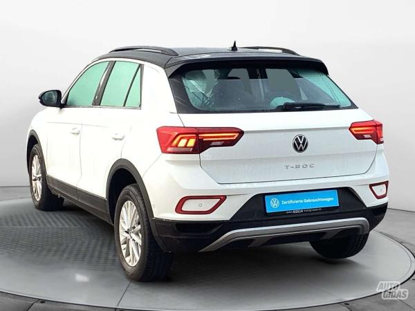 White Volkswagen T-Roc 2022 in Kaunas, with an engine capacity of 1.00 L and mileage of 27 thousand km for 23122 €, photo 4 on AUTOMOTO.COM.LV