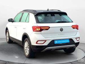 White Volkswagen T-Roc 2022 in Kaunas, with an engine capacity of 1.00 L and mileage of 27 thousand km for 23122 €, photo 4 on AUTOMOTO.COM.LV