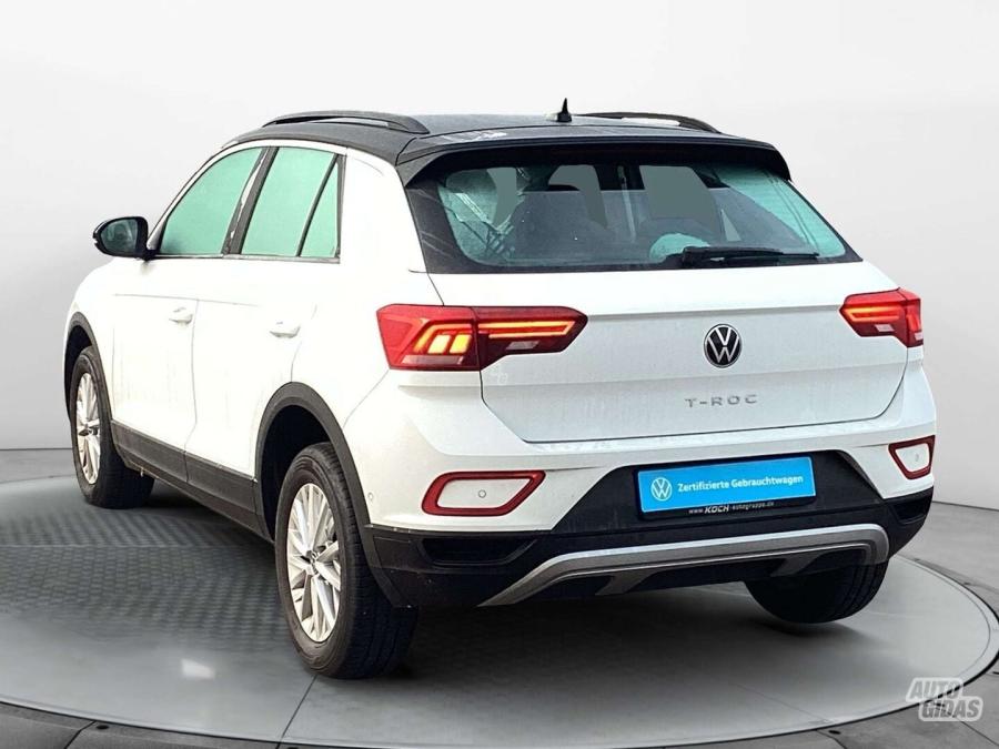 White Volkswagen T-Roc 2022 in Kaunas, with an engine capacity of 1.00 L and mileage of 27 thousand km for 23122 €, photo 4 on AUTOMOTO.COM.LV