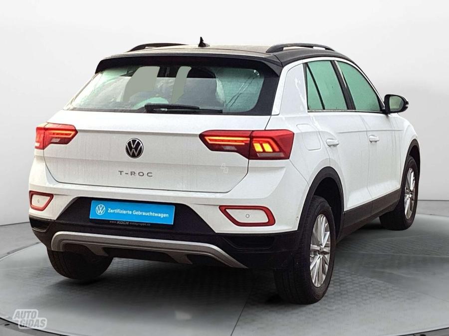 White Volkswagen T-Roc 2022 in Kaunas, with an engine capacity of 1.00 L and mileage of 27 thousand km for 23122 €, photo 6 on AUTOMOTO.COM.LV
