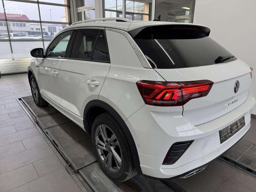 White Volkswagen T-Roc 2022 in Kaunas, with an engine capacity of 1.50 L and mileage of 32 thousand km for 27282 €, photo 2 on AUTOMOTO.COM.LV