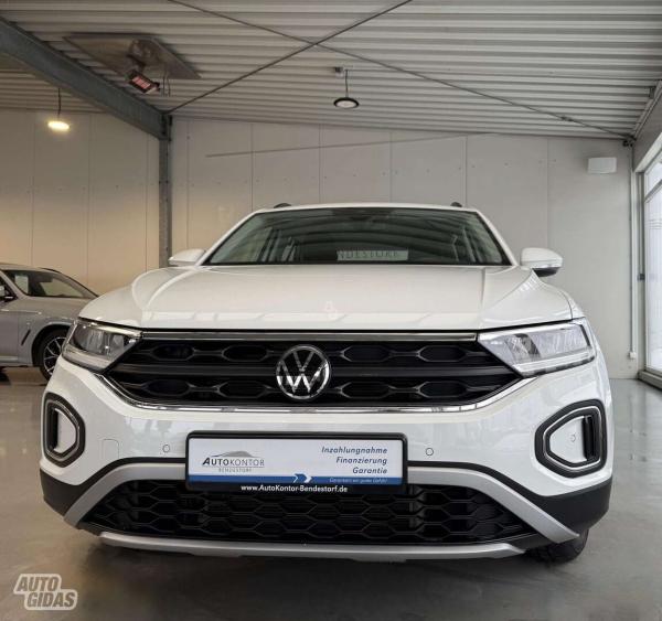 White Volkswagen T-Roc 2022 in Kaunas, with an engine capacity of 1.00 L and mileage of 33 thousand km for 21562 €, photo 1 on AUTOMOTO.COM.LV