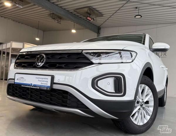 White Volkswagen T-Roc 2022 in Kaunas, with an engine capacity of 1.00 L and mileage of 33 thousand km for 21562 €, photo 3 on AUTOMOTO.COM.LV