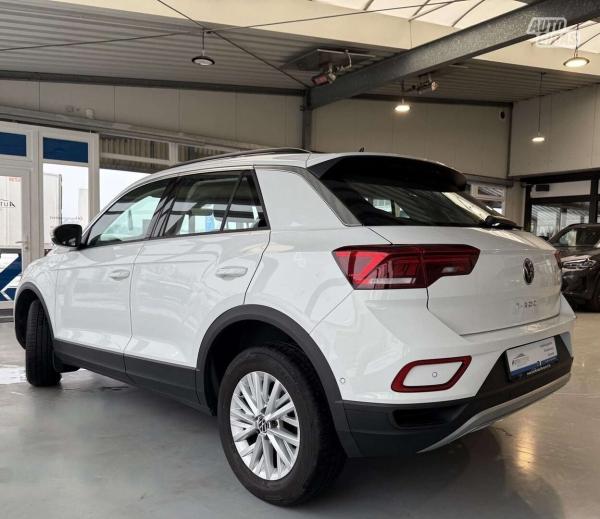 White Volkswagen T-Roc 2022 in Kaunas, with an engine capacity of 1.00 L and mileage of 33 thousand km for 21562 €, photo 4 on AUTOMOTO.COM.LV