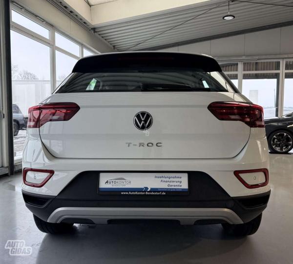 White Volkswagen T-Roc 2022 in Kaunas, with an engine capacity of 1.00 L and mileage of 33 thousand km for 21562 €, photo 6 on AUTOMOTO.COM.LV