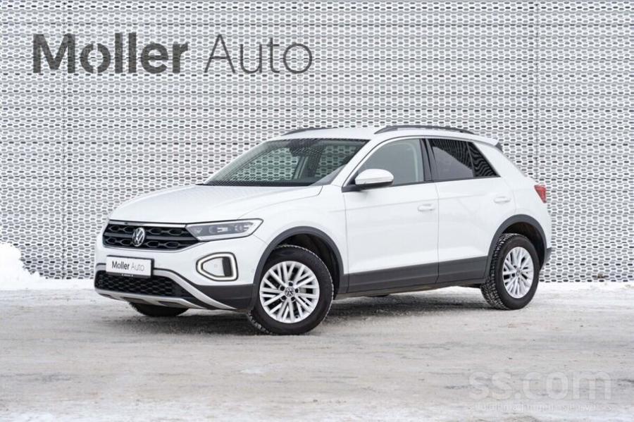 White Volkswagen T-Roc 2022 in Riga, with an engine capacity of 1.50 L and mileage of 49 thousand km for 23900 €, photo 1 on AUTOMOTO.COM.LV