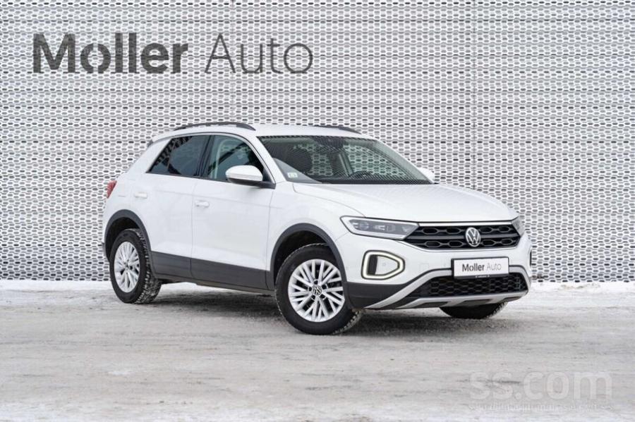 White Volkswagen T-Roc 2022 in Riga, with an engine capacity of 1.50 L and mileage of 49 thousand km for 23900 €, photo 2 on AUTOMOTO.COM.LV