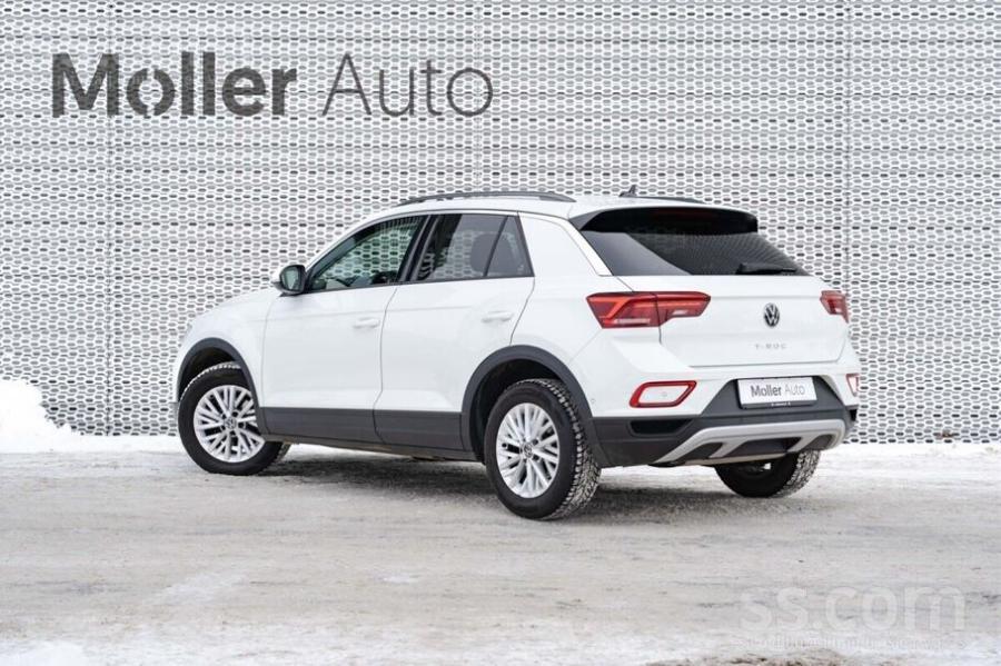 White Volkswagen T-Roc 2022 in Riga, with an engine capacity of 1.50 L and mileage of 49 thousand km for 23900 €, photo 3 on AUTOMOTO.COM.LV