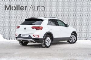 White Volkswagen T-Roc 2022 in Riga, with an engine capacity of 1.50 L and mileage of 49 thousand km for 23900 €, photo 4 on AUTOMOTO.COM.LV