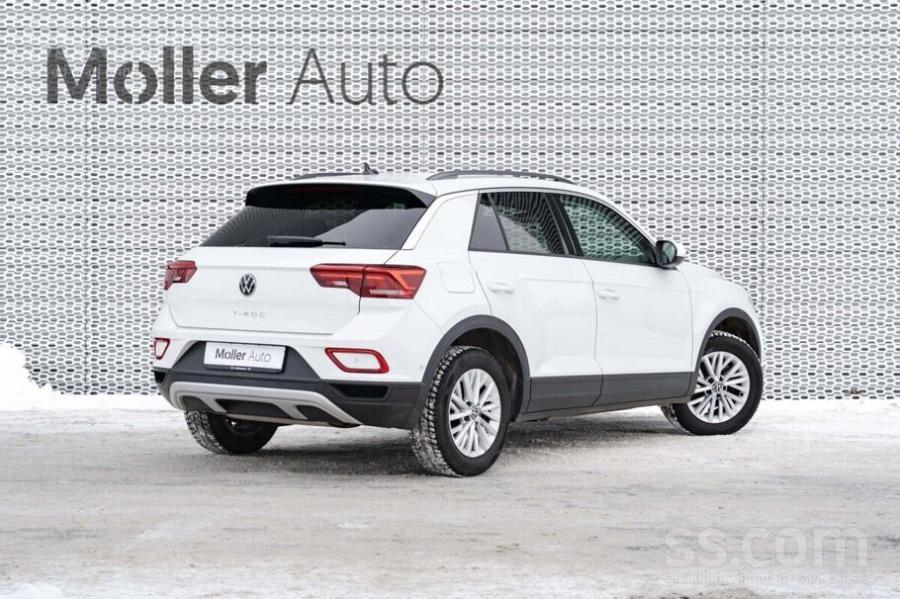 White Volkswagen T-Roc 2022 in Riga, with an engine capacity of 1.50 L and mileage of 49 thousand km for 23900 €, photo 4 on AUTOMOTO.COM.LV