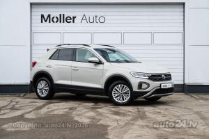 White Volkswagen T-Roc 2022 in Riga, with an engine capacity of 1.50 L and mileage of 74 thousand km for 23314 €, photo 2 on AUTOMOTO.COM.LV