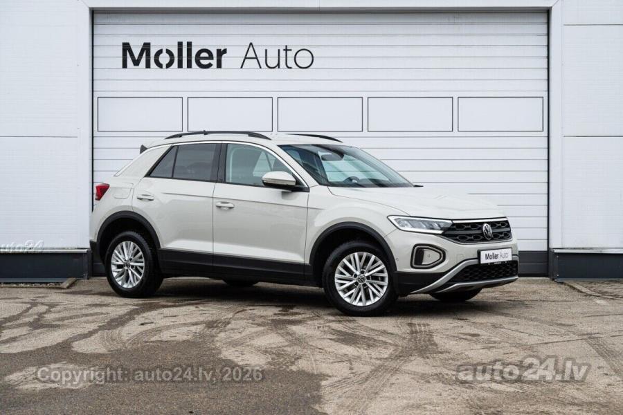 White Volkswagen T-Roc 2022 in Riga, with an engine capacity of 1.50 L and mileage of 74 thousand km for 23314 €, photo 2 on AUTOMOTO.COM.LV