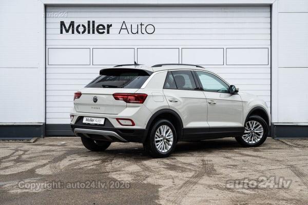 White Volkswagen T-Roc 2022 in Riga, with an engine capacity of 1.50 L and mileage of 74 thousand km for 23314 €, photo 3 on AUTOMOTO.COM.LV