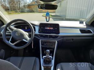 Balts Volkswagen T-Roc 2022 Rīga, ar dzinēja tilpumu 1.50 L un nobraukumu 21 tūkst. km par 20900 €, foto 4 vietnē AUTOMOTO.COM.LV
