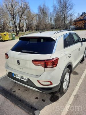 Balts Volkswagen T-Roc 2022 Rīga, ar dzinēja tilpumu 1.50 L un nobraukumu 21 tūkst. km par 20900 €, foto 6 vietnē AUTOMOTO.COM.LV