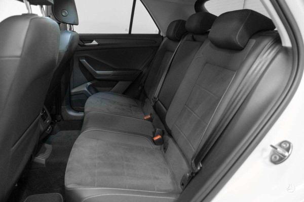 White Volkswagen T-Roc 2022 in Vilnius, with an engine capacity of 1.50 L and mileage of 44 thousand km for 23500 €, photo 6 on AUTOMOTO.COM.LV