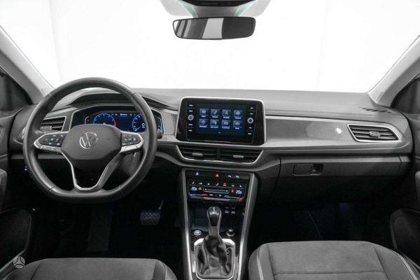 White Volkswagen T-Roc 2022 in Vilnius, with an engine capacity of 1.50 L and mileage of 44 thousand km for 23500 €, photo 9 on AUTOMOTO.COM.LV