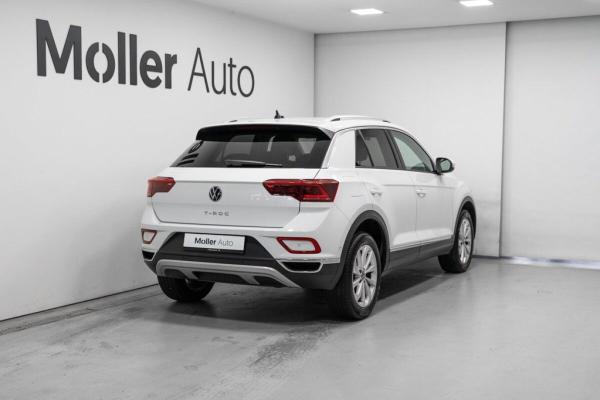 White Volkswagen T-Roc 2022 in Vilnius, with an engine capacity of 1.50 L and mileage of 44 thousand km for 23500 €, photo 3 on AUTOMOTO.COM.LV