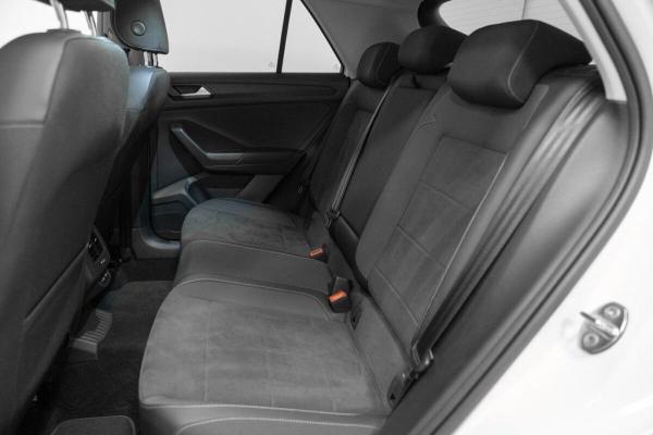 White Volkswagen T-Roc 2022 in Vilnius, with an engine capacity of 1.50 L and mileage of 44 thousand km for 23500 €, photo 6 on AUTOMOTO.COM.LV