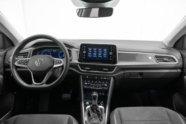 White Volkswagen T-Roc 2022 in Vilnius, with an engine capacity of 1.50 L and mileage of 44 thousand km for 23500 €, photo 9 on AUTOMOTO.COM.LV