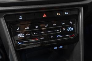 Balts Volkswagen T-Roc 2022 Viļņa, ar dzinēja tilpumu 1.50 L un nobraukumu 44 tūkst. km par 23500 €, foto 16 vietnē AUTOMOTO.COM.LV