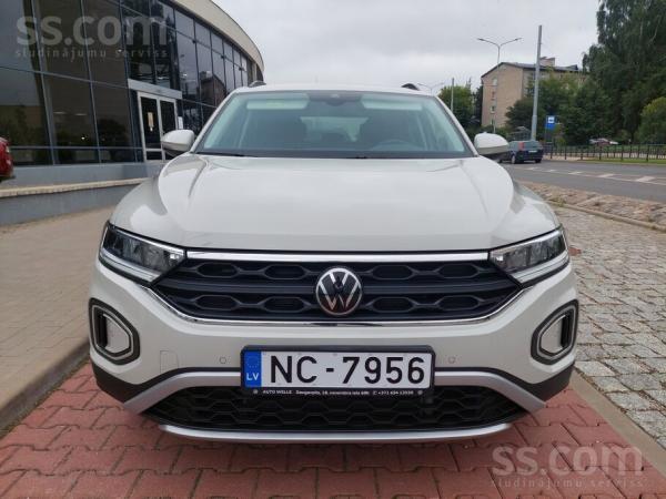 White Volkswagen T-Roc 2022 in Daugavpils, with an engine capacity of 2.00 L and mileage of 49 thousand km for 22300 €, photo 2 on AUTOMOTO.COM.LV