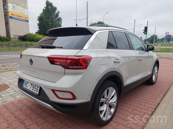 White Volkswagen T-Roc 2022 in Daugavpils, with an engine capacity of 2.00 L and mileage of 49 thousand km for 22300 €, photo 4 on AUTOMOTO.COM.LV