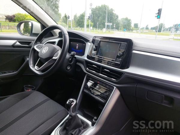 White Volkswagen T-Roc 2022 in Daugavpils, with an engine capacity of 2.00 L and mileage of 49 thousand km for 22300 €, photo 7 on AUTOMOTO.COM.LV