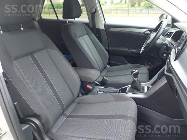 White Volkswagen T-Roc 2022 in Daugavpils, with an engine capacity of 2.00 L and mileage of 49 thousand km for 22300 €, photo 8 on AUTOMOTO.COM.LV