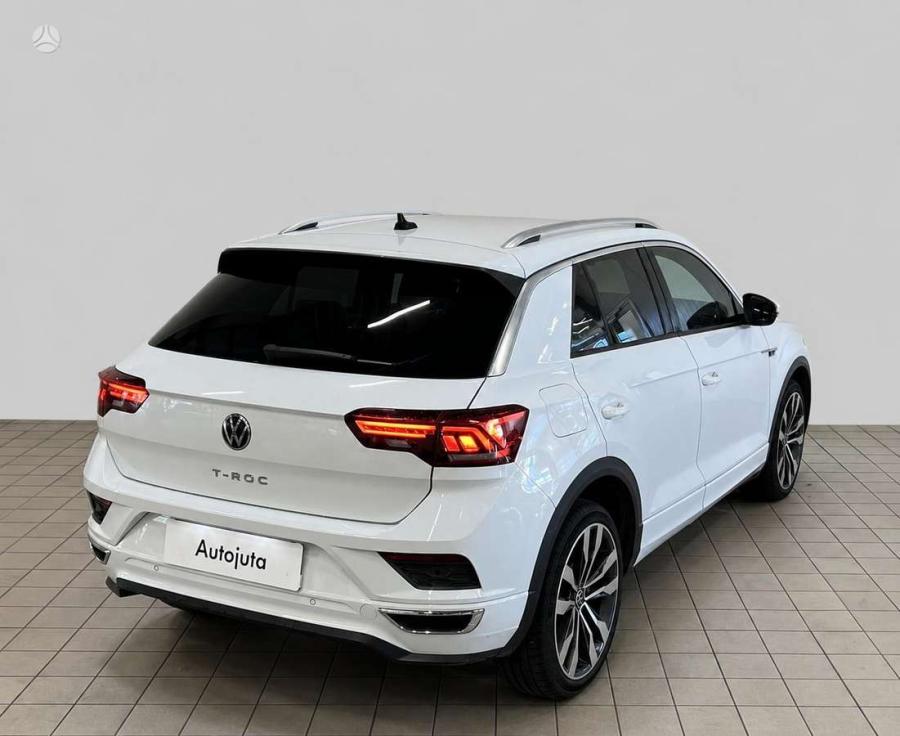 White Volkswagen T-Roc 2022 in Kaunas, with an engine capacity of 1.98 L and mileage of 115 thousand km for 21900 €, photo 5 on AUTOMOTO.COM.LV