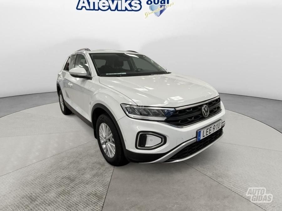 White Volkswagen T-Roc 2023 in Kaunas, with an engine capacity of 0.00 L and mileage of 61 thousand km for 26168 €, photo 1 on AUTOMOTO.COM.LV
